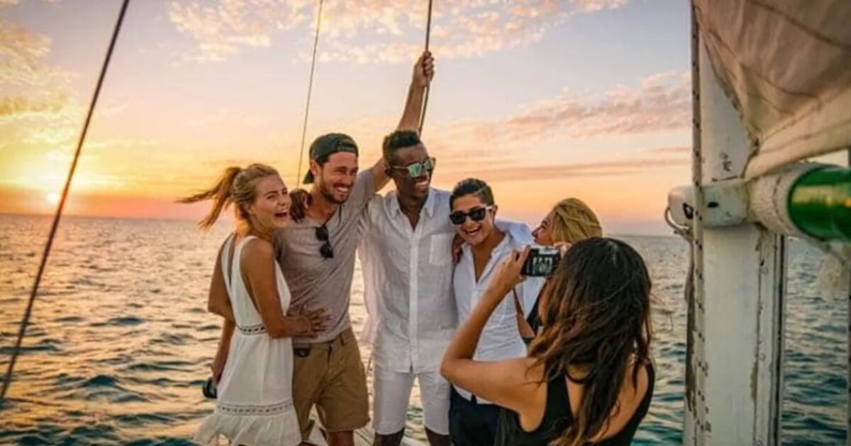 Contiki | World Travellers - World Travellers